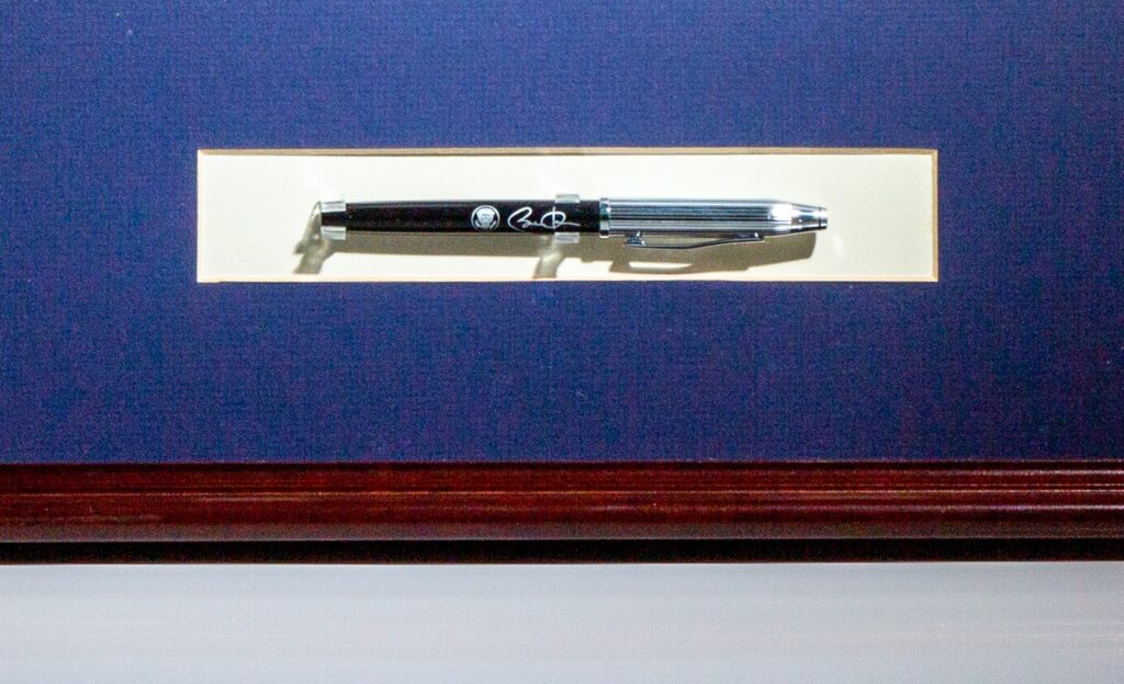 Presidential Signing Pen and Bill - The First Edition Rare Books