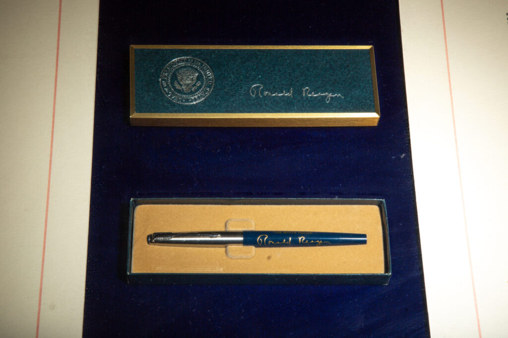Presidential Bill Signing Pen - The First Edition Rare Books