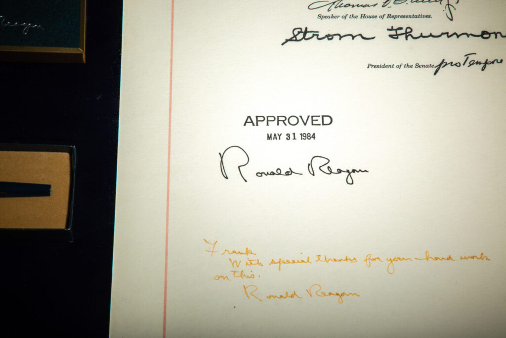 Presidential Bill Signing Pen - The First Edition Rare Books